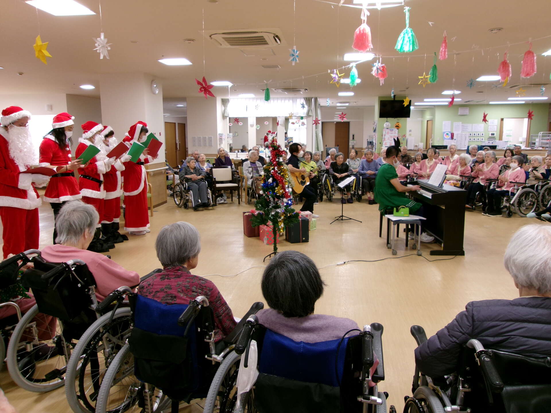 2・3F療養棟『クリスマス会』合同行事 | なでしこの里リハビリひらつか